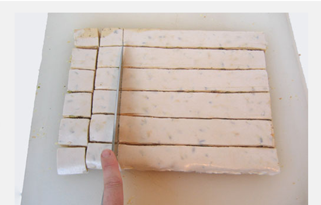 NOUGAT BLANC (FACILE ET DÉLICIEUSE) – Gâteaux & Délices