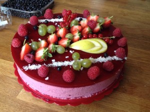 BAVAROIS AUX FRUITS ROUGES – Gâteaux & Délices