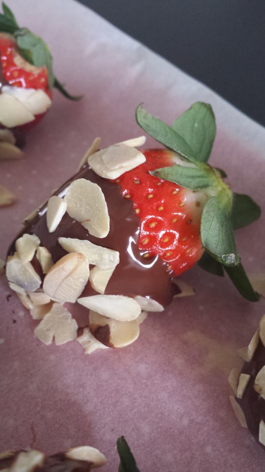 Fraises enrobées au chocolat – Gâteaux & Délices