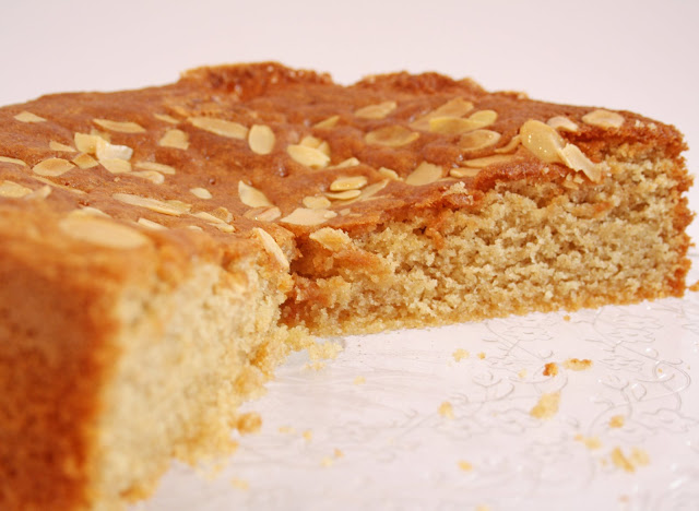 Gâteau au Miel et aux Amandes – Gâteaux & Délices
